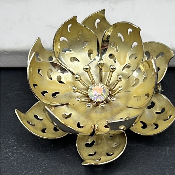 Coro | Jewelry | Vintage Coro Flower Brooch | Poshmark